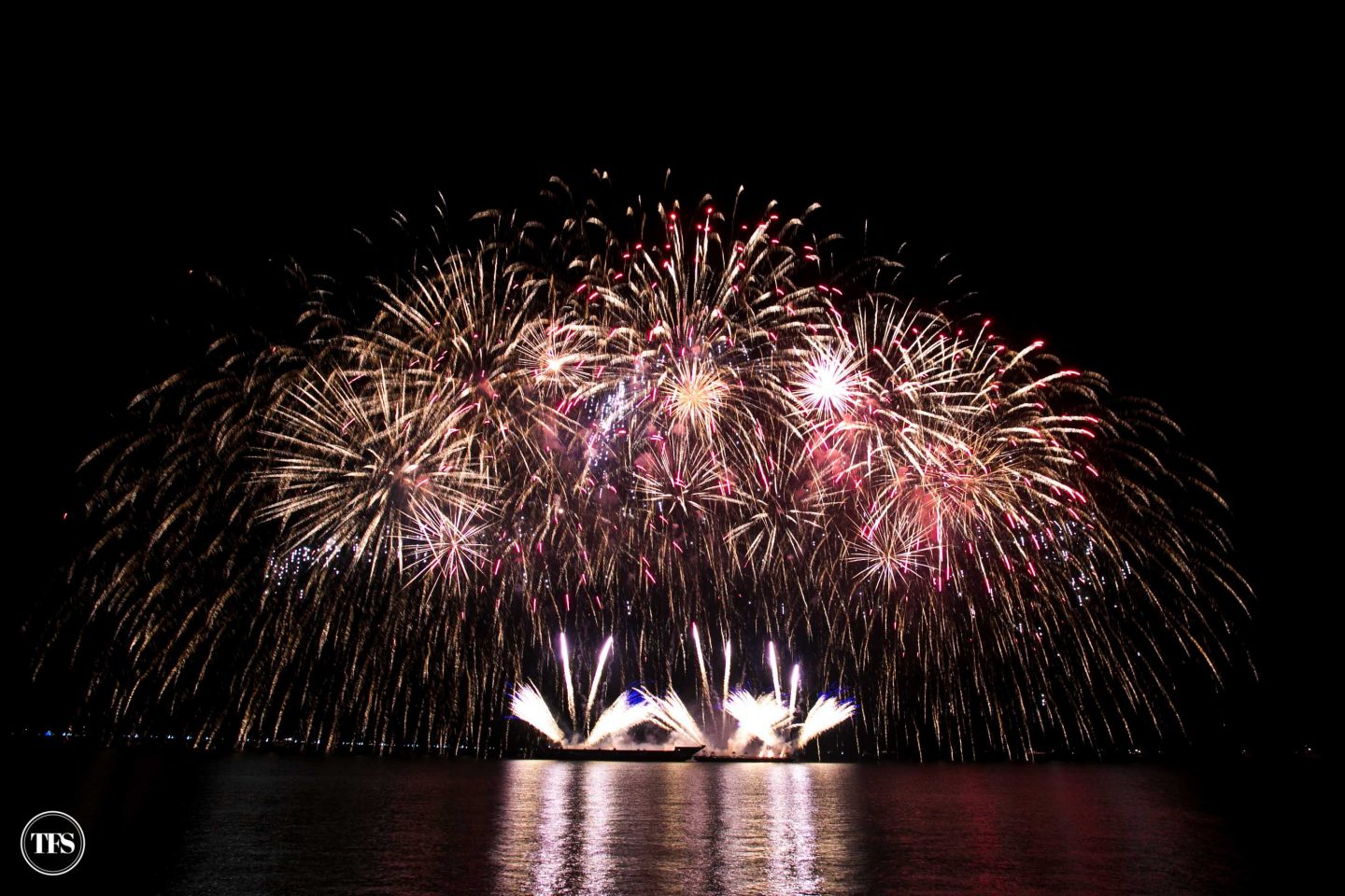 The 8th Philippine International Pyromusical Competition at SM MOA ...