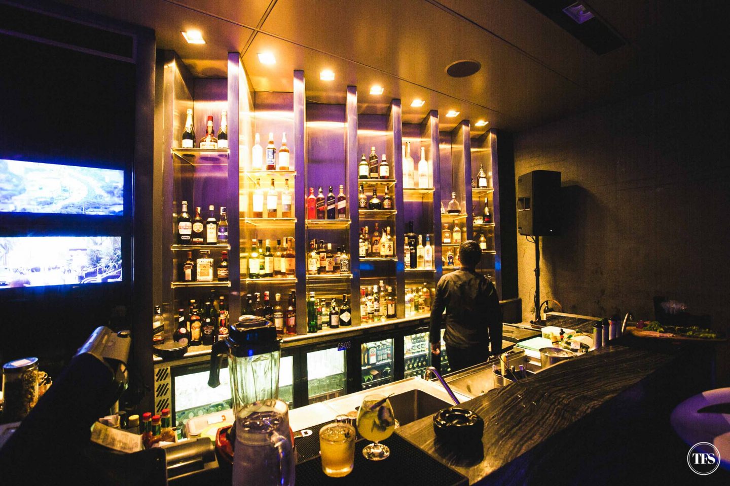 Vu's Sky Bar & Lounge at Marco Polo Manila - The Food Scout